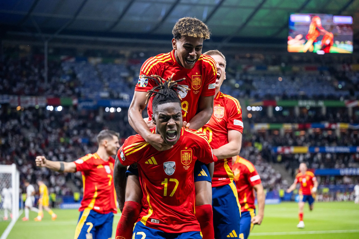 El Latido de una Nación: Por Qué el Fútbol es Más que un Deporte en España | SIA Academy